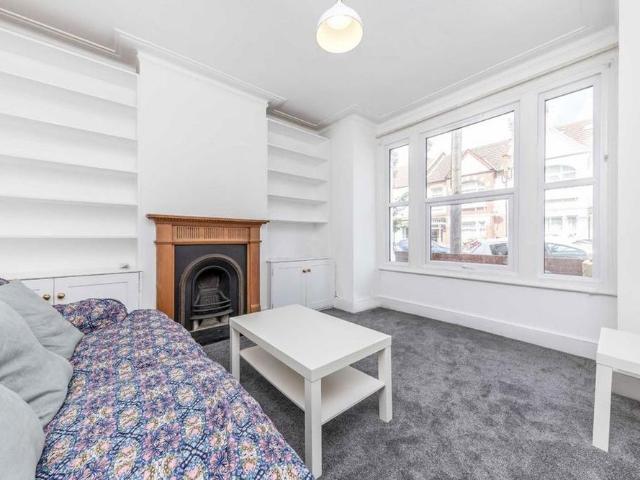 4 bedroom terraced house to rent