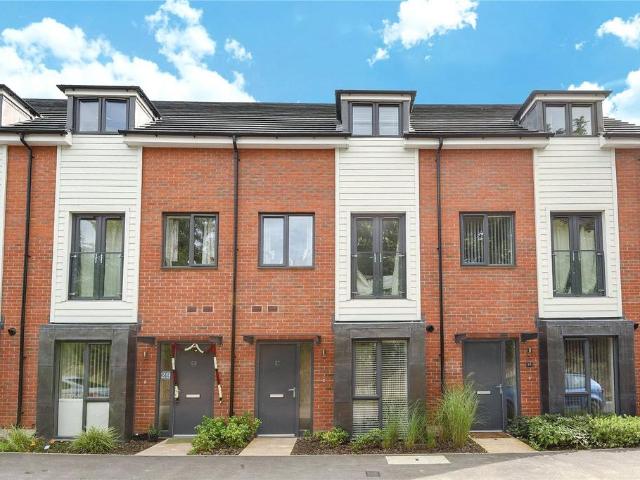 4 bedroom terraced house to rent
