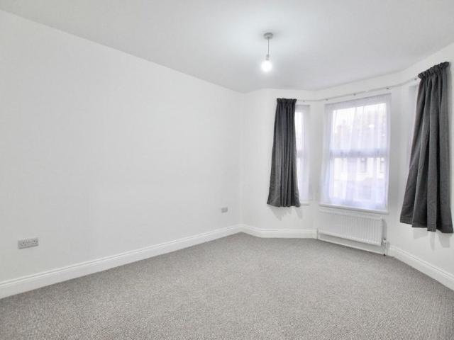 4 bedroom terraced house to rent
