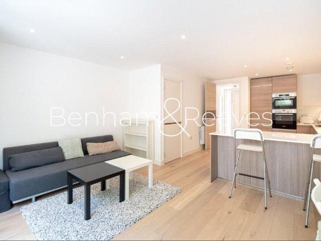 4 bedroom terraced house to rent