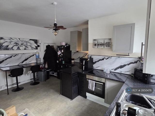 4 bedroom terraced house to rent