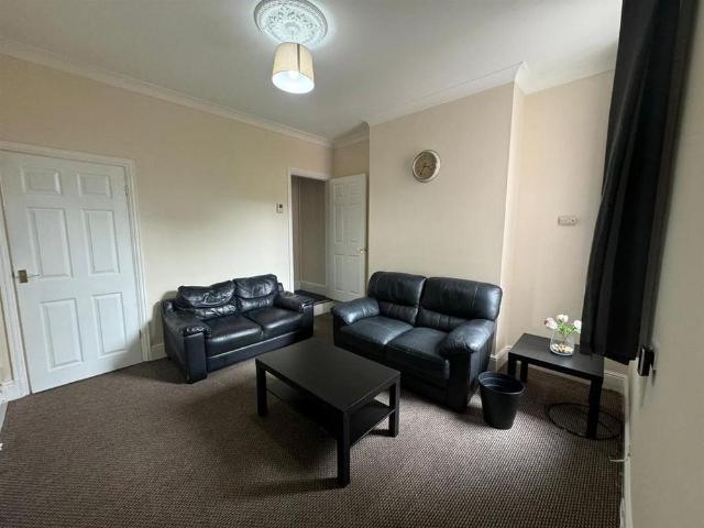 4 bedroom terraced house to rent