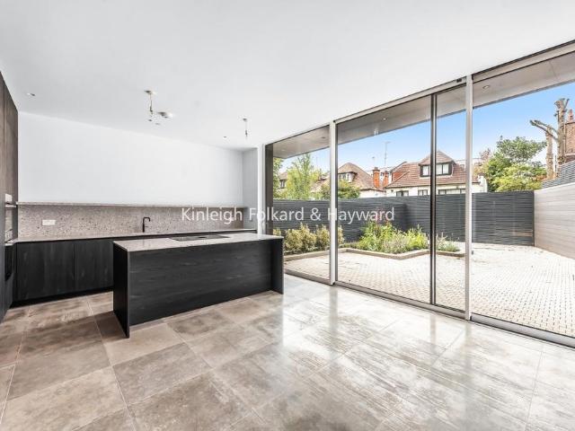 4 bedroom terraced house to rent