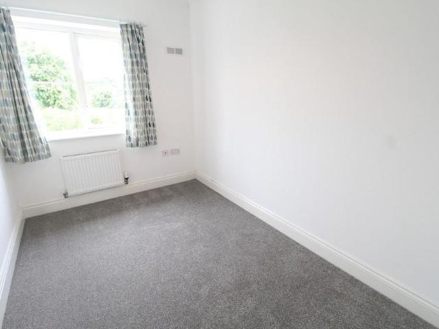 4 bedroom terraced house to rent