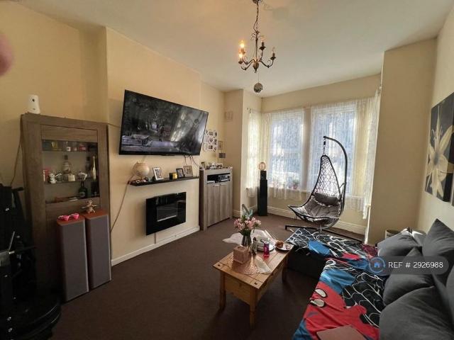 4 bedroom terraced house to rent