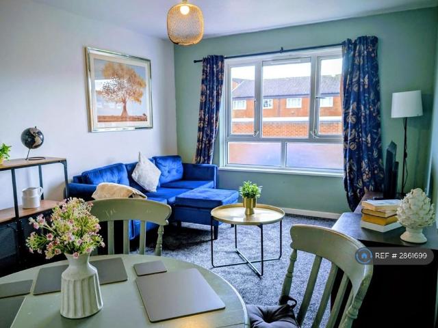 4 bedroom terraced house to rent