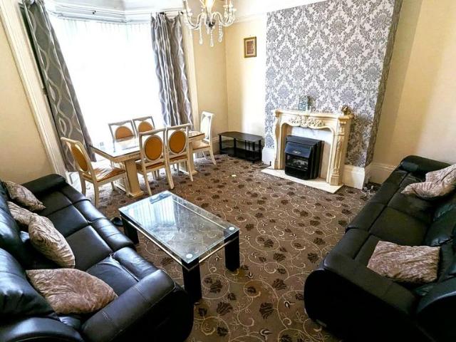 4 bedroom terraced house to rent