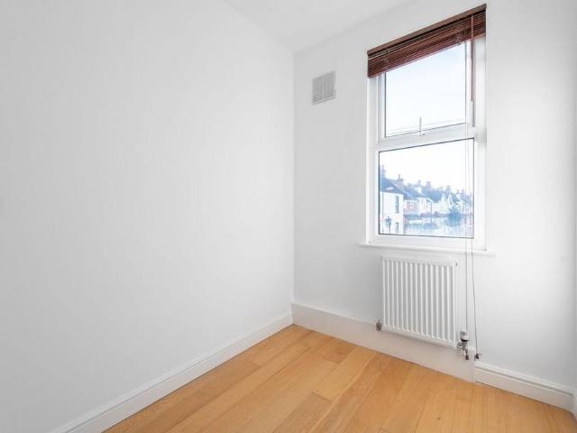 4 bedroom terraced house to rent