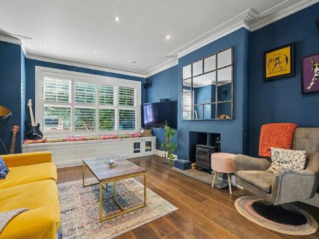 4 bedroom terraced house to rent