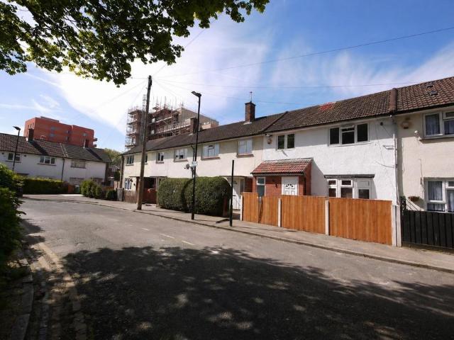 4 bedroom terraced house to rent