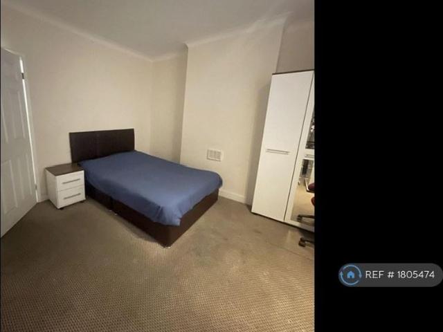 4 bedroom terraced house to rent