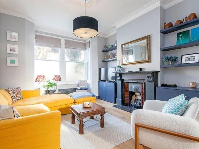 4 bedroom terraced house to rent