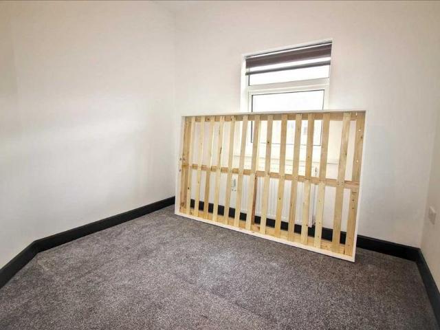 4 bedroom terraced house to rent