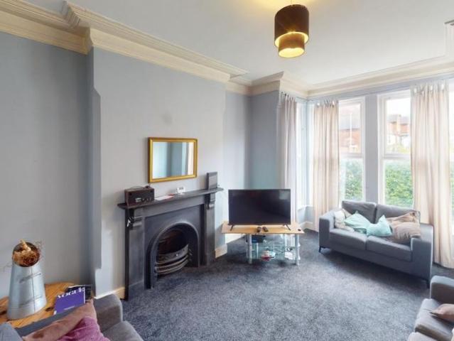 4 bedroom terraced house to rent