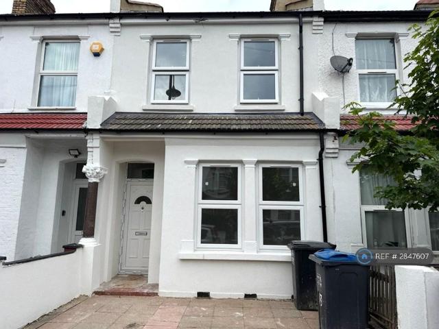 4 bedroom terraced house to rent