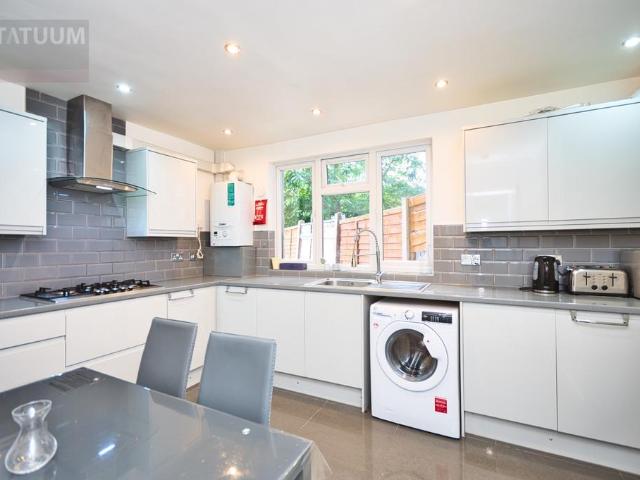 4 bedroom terraced house to rent