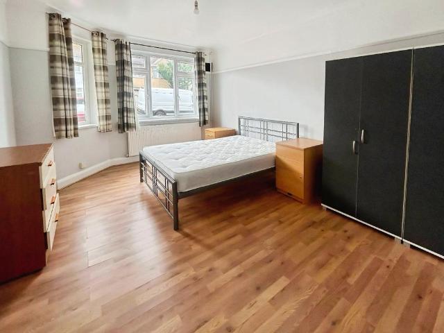 4 bedroom terraced house to rent