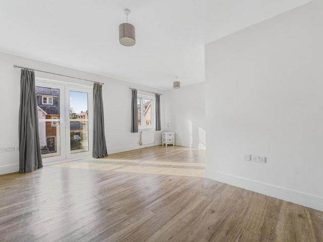 4 bedroom terraced house to rent