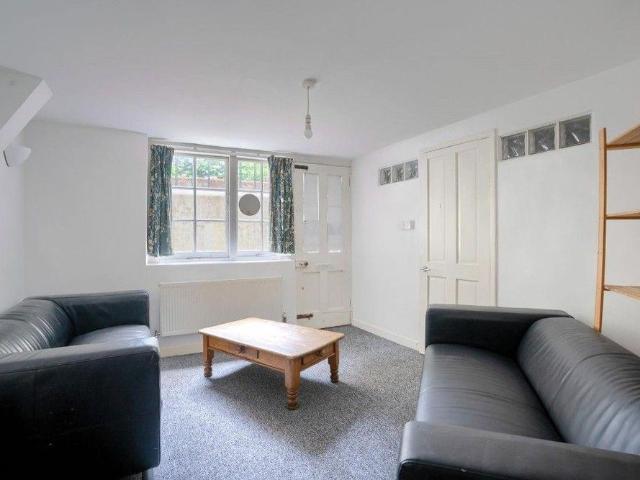 4 bedroom terraced house to rent