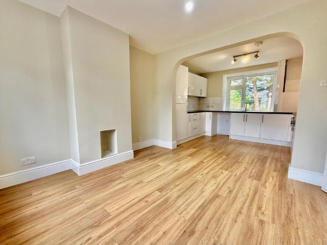 4 bedroom terraced house to rent