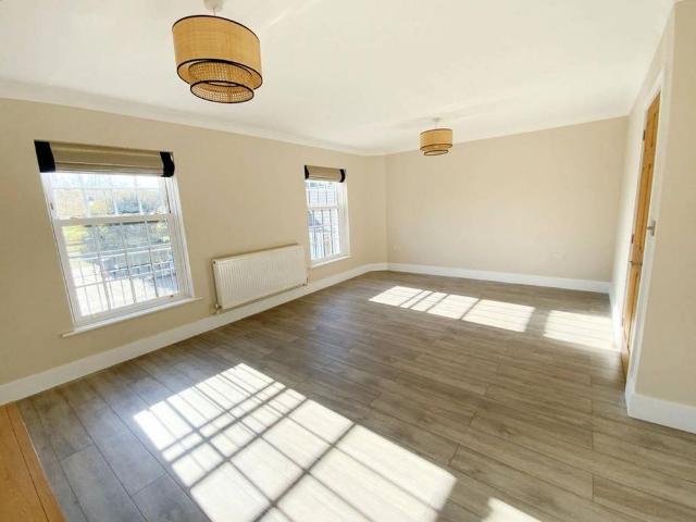 4 bedroom terraced house to rent