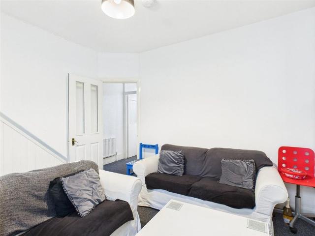 4 bedroom terraced house to rent