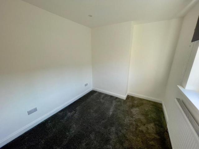 4 bedroom terraced house to rent