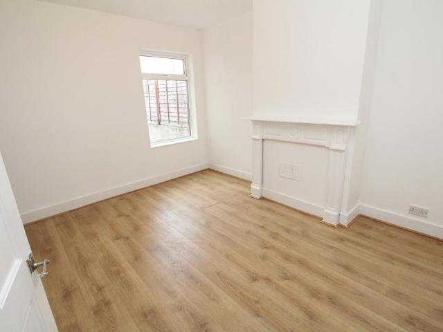 4 bedroom terraced house to rent