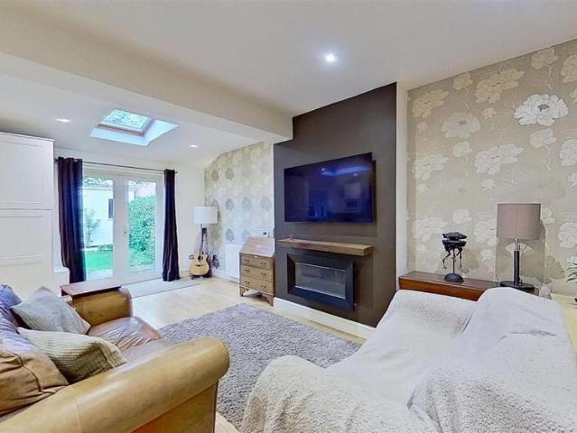 4 bedroom terraced house to rent
