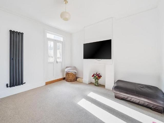 4 bedroom terraced house to rent