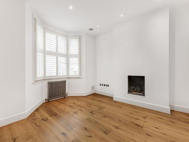 4 bedroom terraced house to rent