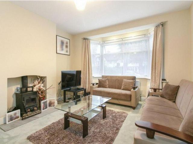 4 bedroom terraced house to rent