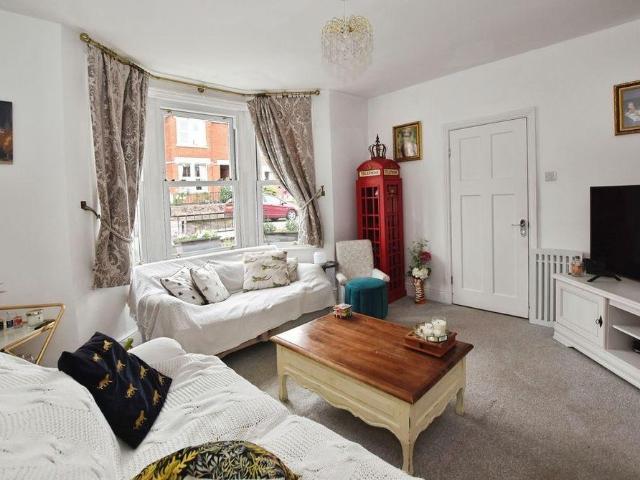 4 bedroom terraced house to rent