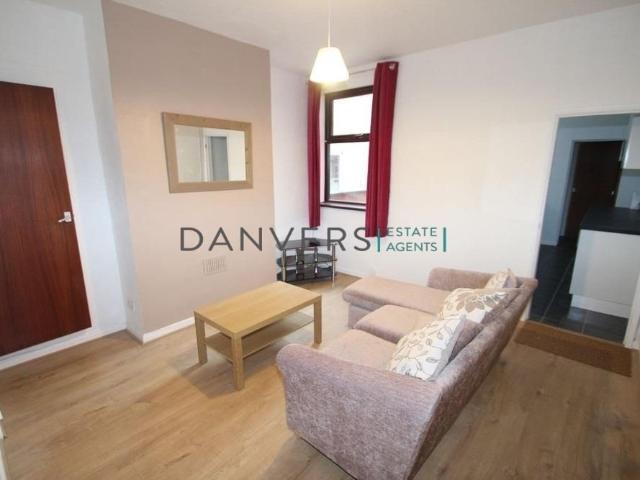 4 bedroom terraced house to rent