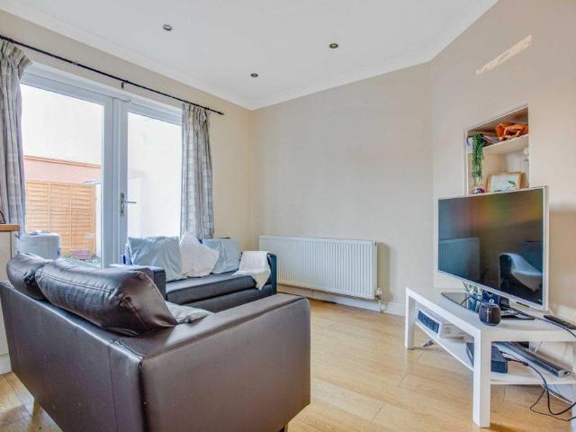 4 bedroom terraced house to rent