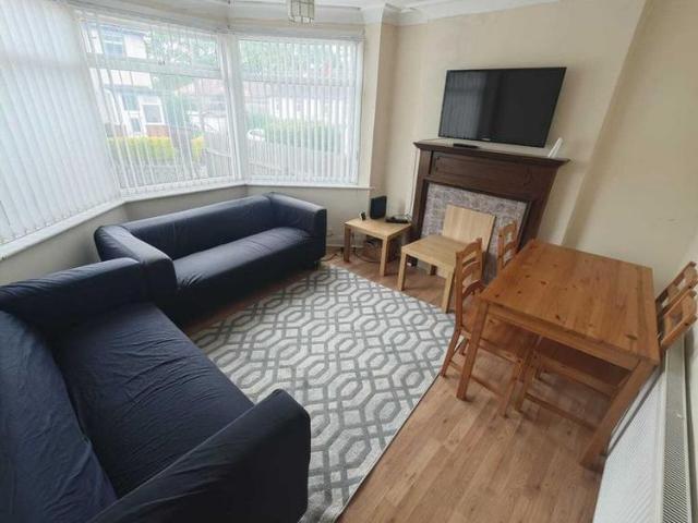 4 bedroom terraced house to rent