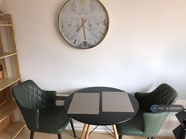 4 bedroom terraced house to rent