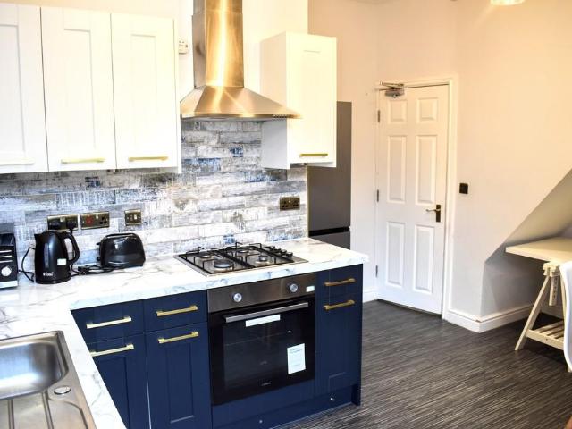 4 bedroom terraced house to rent