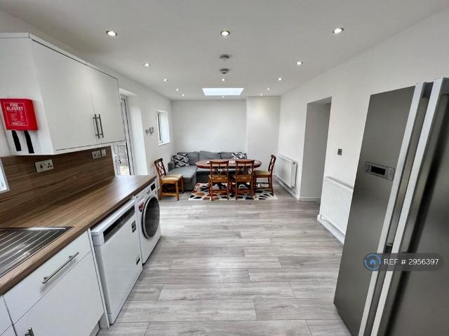 4 bedroom terraced house to rent