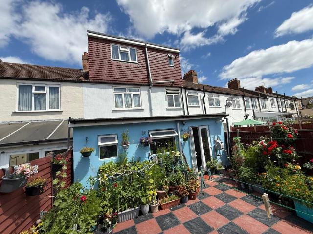 4 bedroom terraced house to rent