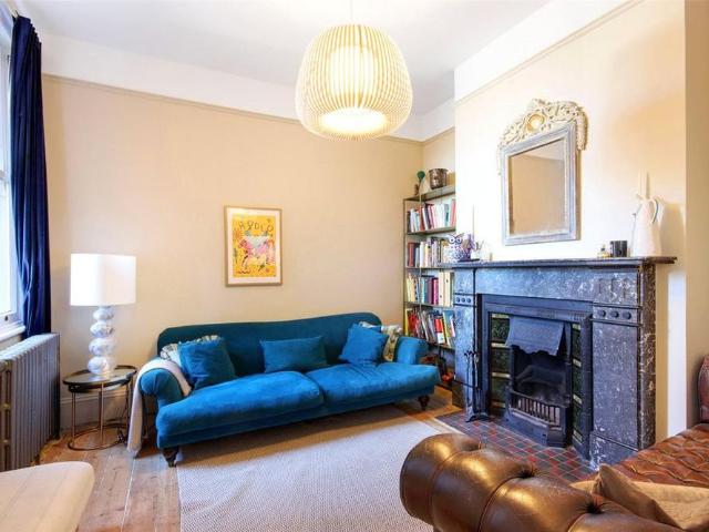 4 bedroom terraced house to rent