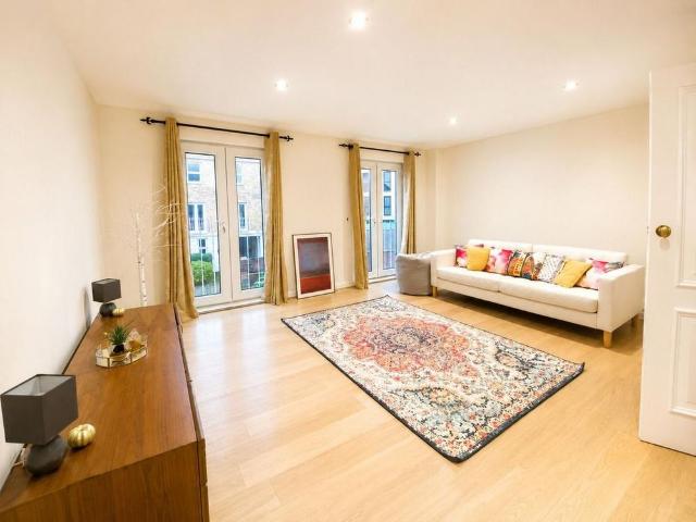 4 bedroom terraced house to rent