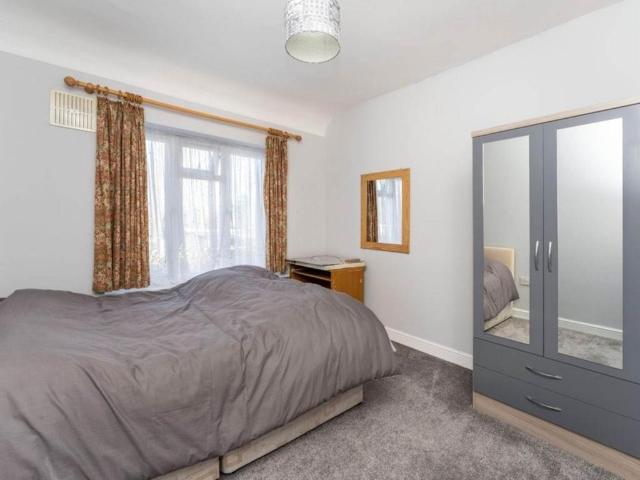 4 bedroom terraced house to rent