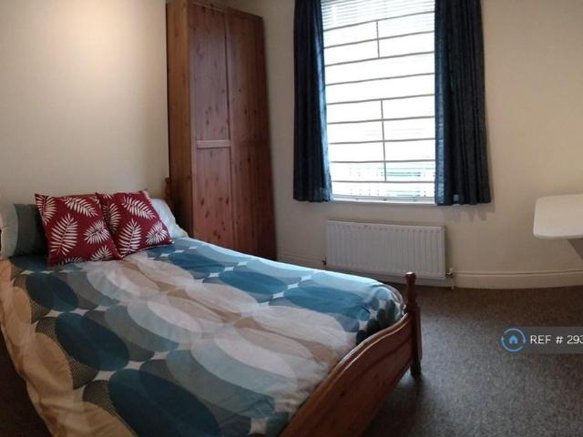4 bedroom terraced house to rent