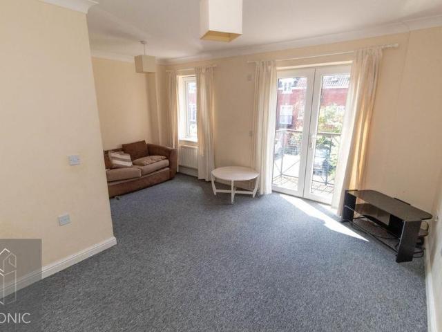 4 bedroom terraced house to rent