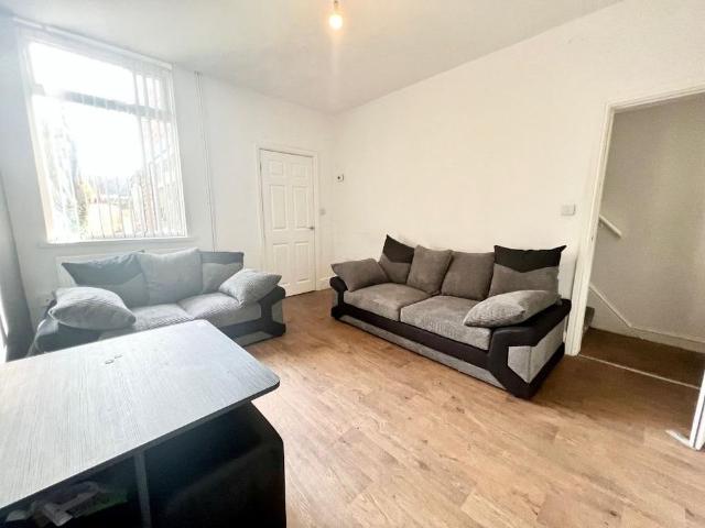 4 bedroom terraced house to rent