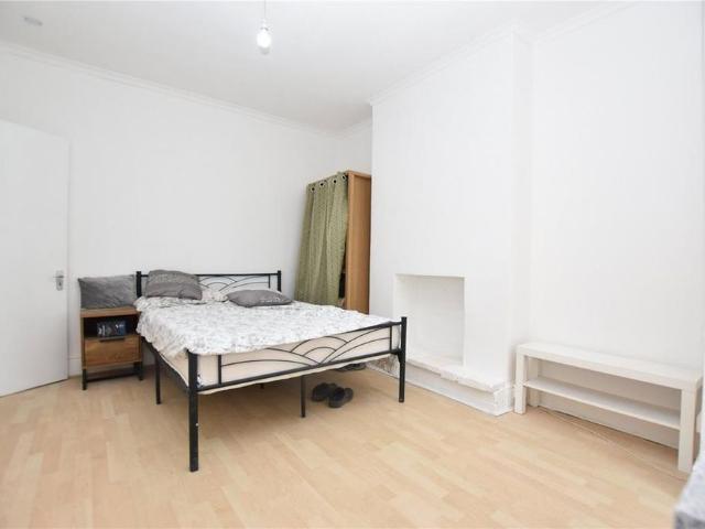 4 bedroom terraced house to rent