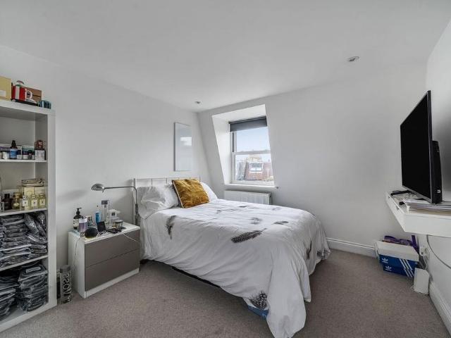4 bedroom terraced house to rent