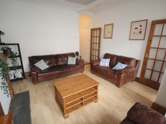 4 bedroom terraced house to rent