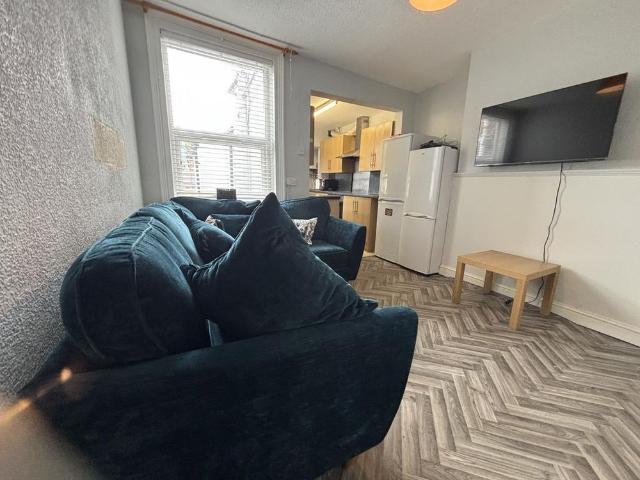 4 bedroom terraced house to rent